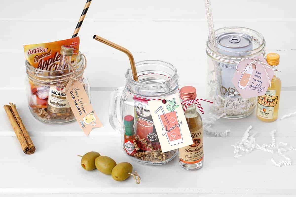 DIY Mason Jar Cocktail Kits Your Guests Will Adore