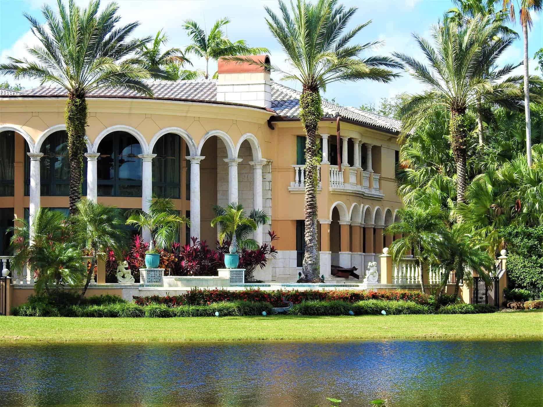 The Big Pros and Cons of Living in Weston, Florida
